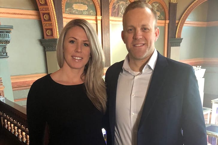 THESE HOLLYWOOD CELEBS COUPLE ARE PROVING THAT LOVE CAN BEAT EVERYTHING ...